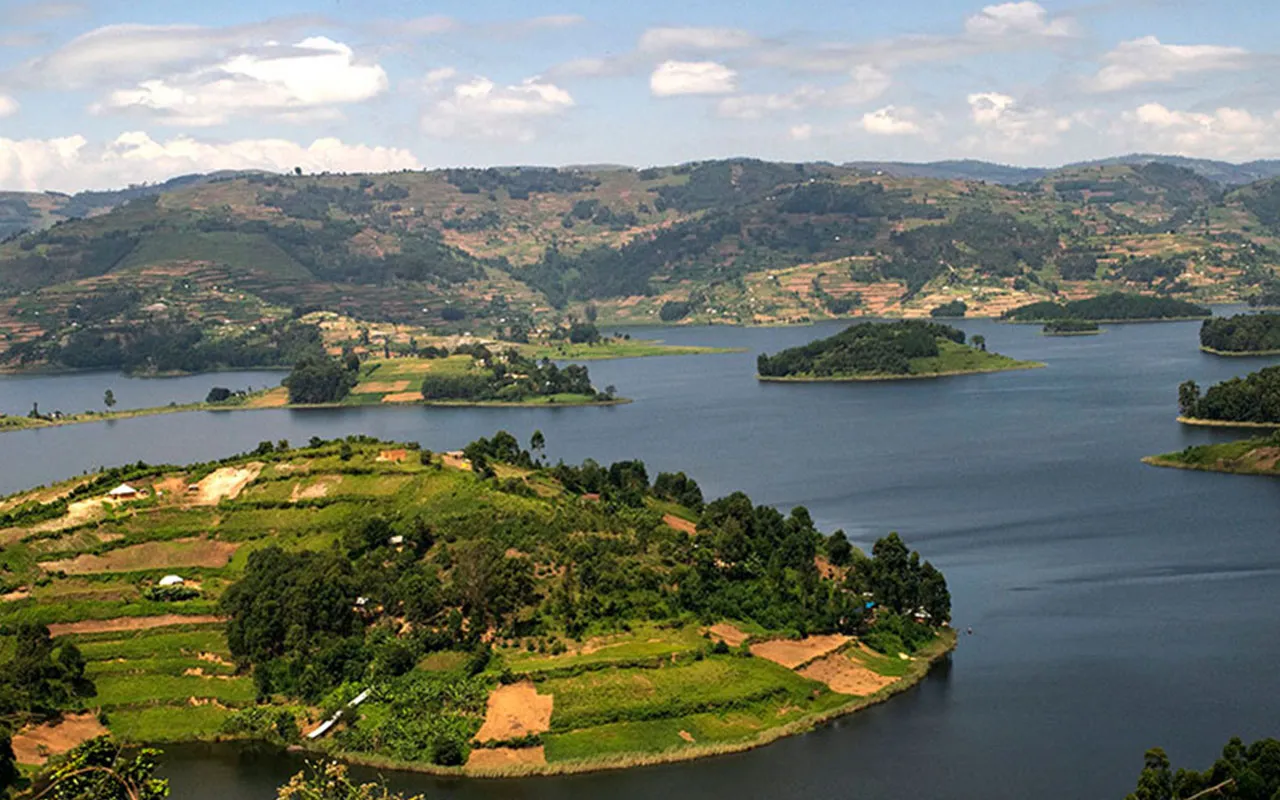 How Many Islands Are On Lake Bunyonyi? | Uganda Safaris