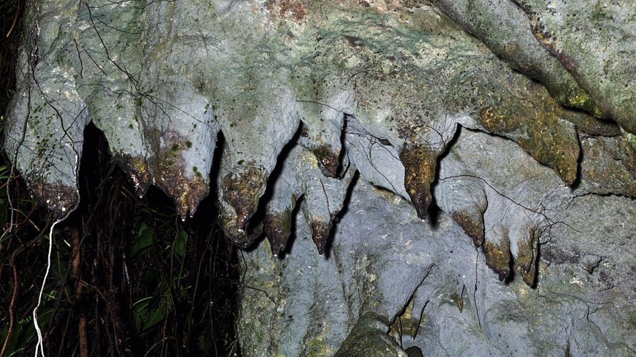 Amabere Ga Nyina Mwiru Caves | Uganda wildlife safari